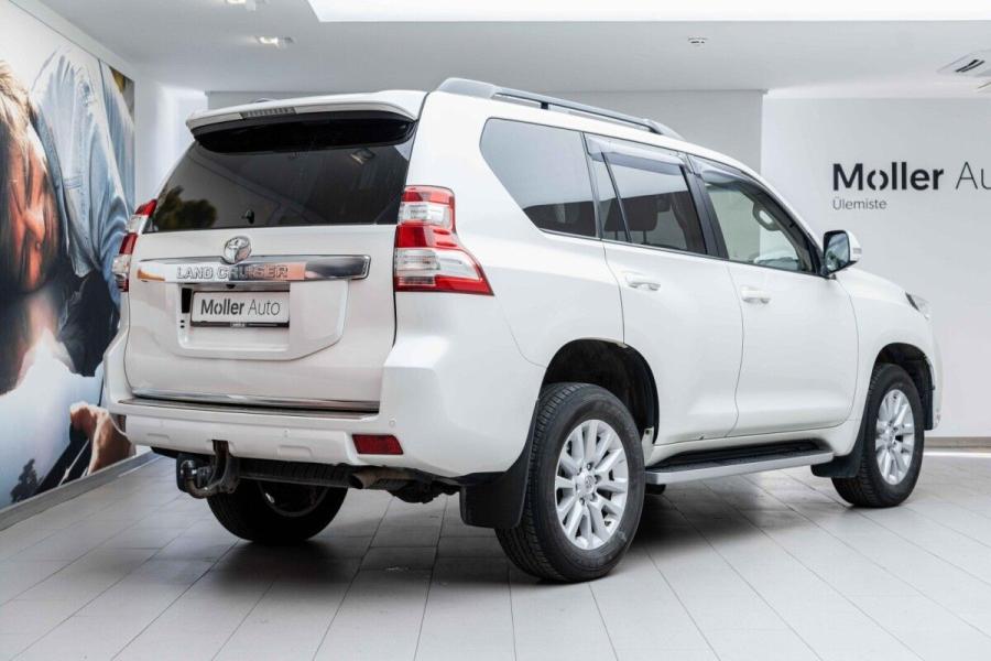 Balts Toyota Land Cruiser 2016 Peetri, ar dzinēja tilpumu 2.80 L un nobraukumu 286 tūkst. km par 32750 €, foto 7 vietnē AUTOMOTO.COM.LV