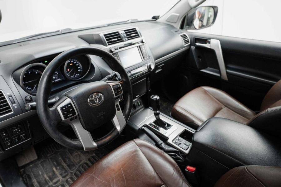 Balts Toyota Land Cruiser 2016 Peetri, ar dzinēja tilpumu 2.80 L un nobraukumu 286 tūkst. km par 32750 €, foto 11 vietnē AUTOMOTO.COM.LV