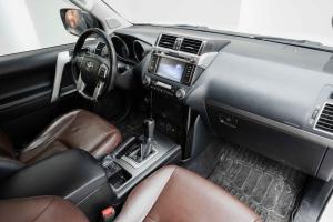 Balts Toyota Land Cruiser 2016 Peetri, ar dzinēja tilpumu 2.80 L un nobraukumu 286 tūkst. km par 32750 €, foto 12 vietnē AUTOMOTO.COM.LV