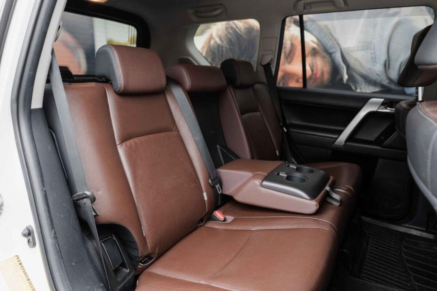 Balts Toyota Land Cruiser 2016 Peetri, ar dzinēja tilpumu 2.80 L un nobraukumu 286 tūkst. km par 32750 €, foto 13 vietnē AUTOMOTO.COM.LV