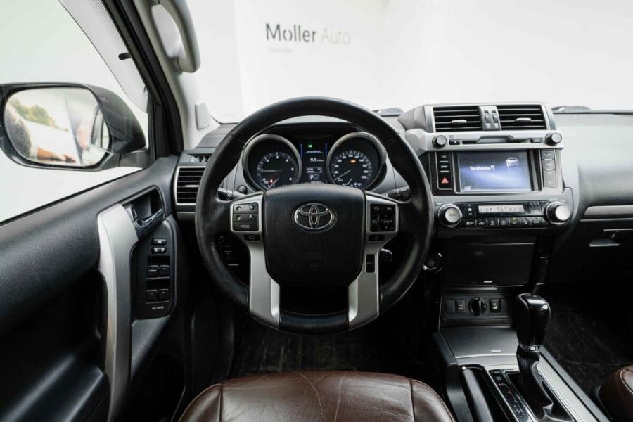 Balts Toyota Land Cruiser 2016 Peetri, ar dzinēja tilpumu 2.80 L un nobraukumu 286 tūkst. km par 32750 €, foto 15 vietnē AUTOMOTO.COM.LV