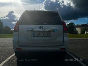 Balts Toyota Land Cruiser 2018 Jehvi, ar dzinēja tilpumu 2.80 L un nobraukumu 20 tūkst. km par 51500 €, foto 6 vietnē AUTOMOTO.COM.LV