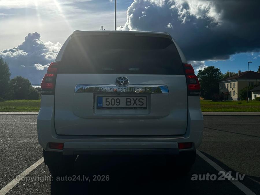 Balts Toyota Land Cruiser 2018 Jehvi, ar dzinēja tilpumu 2.80 L un nobraukumu 20 tūkst. km par 51500 €, foto 6 vietnē AUTOMOTO.COM.LV