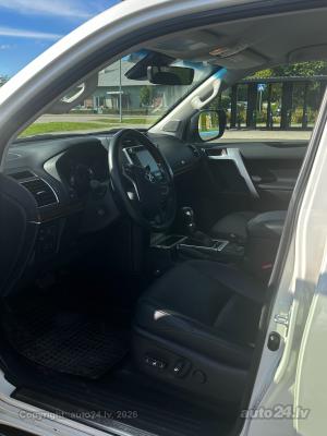 Balts Toyota Land Cruiser 2018 Jehvi, ar dzinēja tilpumu 2.80 L un nobraukumu 20 tūkst. km par 51500 €, foto 8 vietnē AUTOMOTO.COM.LV