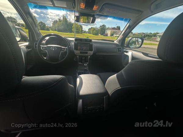 Balts Toyota Land Cruiser 2018 Jehvi, ar dzinēja tilpumu 2.80 L un nobraukumu 20 tūkst. km par 51500 €, foto 9 vietnē AUTOMOTO.COM.LV
