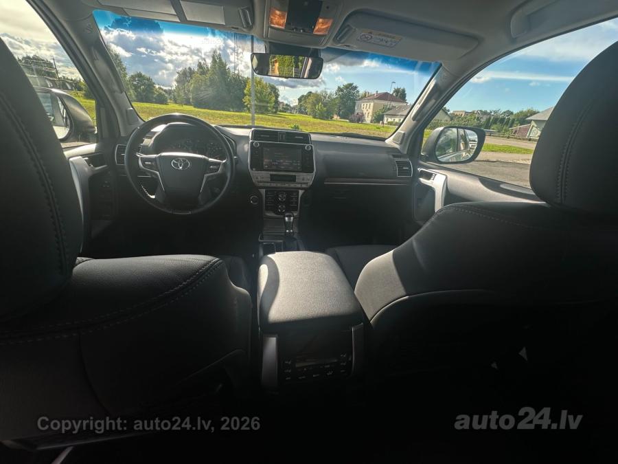 Balts Toyota Land Cruiser 2018 Jehvi, ar dzinēja tilpumu 2.80 L un nobraukumu 20 tūkst. km par 51500 €, foto 10 vietnē AUTOMOTO.COM.LV
