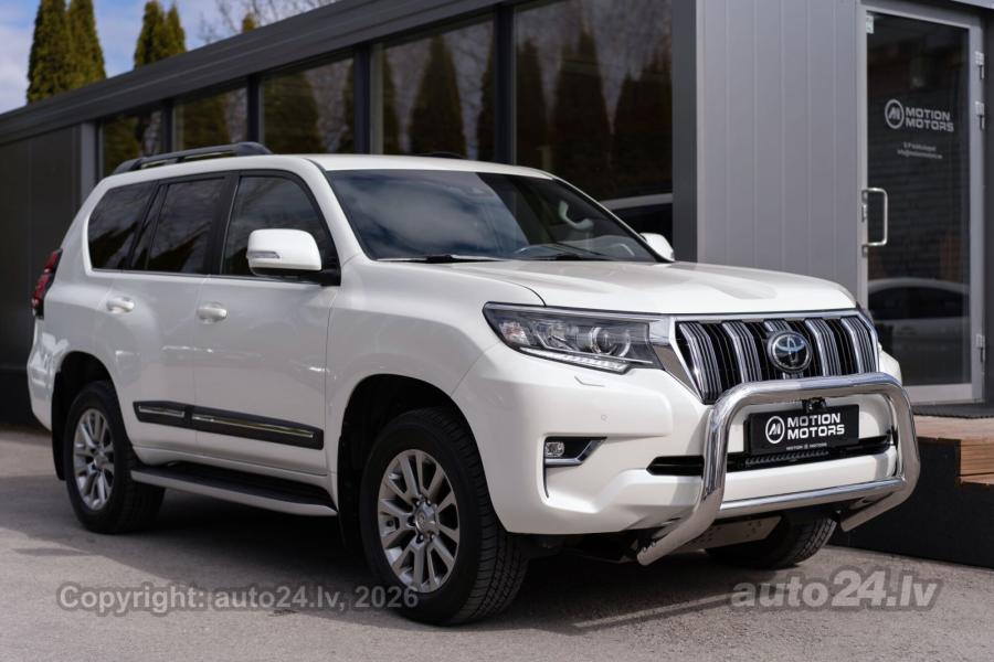 Balts Toyota Land Cruiser 2021 Tallina, ar dzinēja tilpumu 2.80 L un nobraukumu 120 tūkst. km par 49900 €, foto 1 vietnē AUTOMOTO.COM.LV