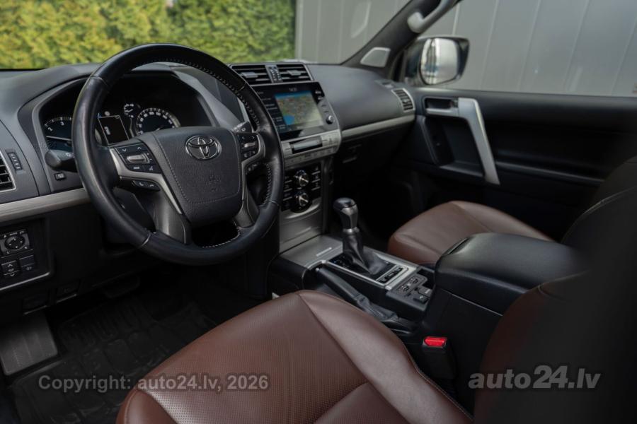 Balts Toyota Land Cruiser 2021 Tallina, ar dzinēja tilpumu 2.80 L un nobraukumu 120 tūkst. km par 49900 €, foto 7 vietnē AUTOMOTO.COM.LV