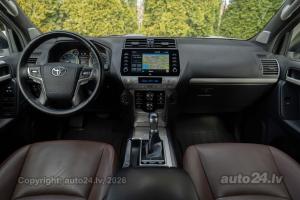 Balts Toyota Land Cruiser 2021 Tallina, ar dzinēja tilpumu 2.80 L un nobraukumu 120 tūkst. km par 49900 €, foto 8 vietnē AUTOMOTO.COM.LV