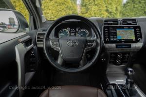 Balts Toyota Land Cruiser 2021 Tallina, ar dzinēja tilpumu 2.80 L un nobraukumu 120 tūkst. km par 49900 €, foto 9 vietnē AUTOMOTO.COM.LV