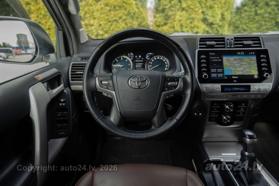 Balts Toyota Land Cruiser 2021 Tallina, ar dzinēja tilpumu 2.80 L un nobraukumu 120 tūkst. km par 49900 €, foto 9 vietnē AUTOMOTO.COM.LV