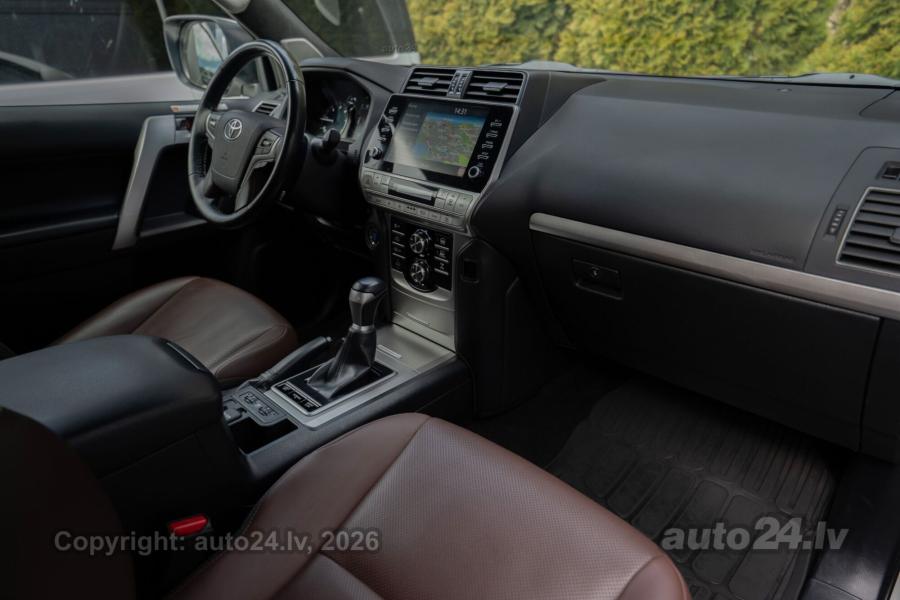 Balts Toyota Land Cruiser 2021 Tallina, ar dzinēja tilpumu 2.80 L un nobraukumu 120 tūkst. km par 49900 €, foto 10 vietnē AUTOMOTO.COM.LV