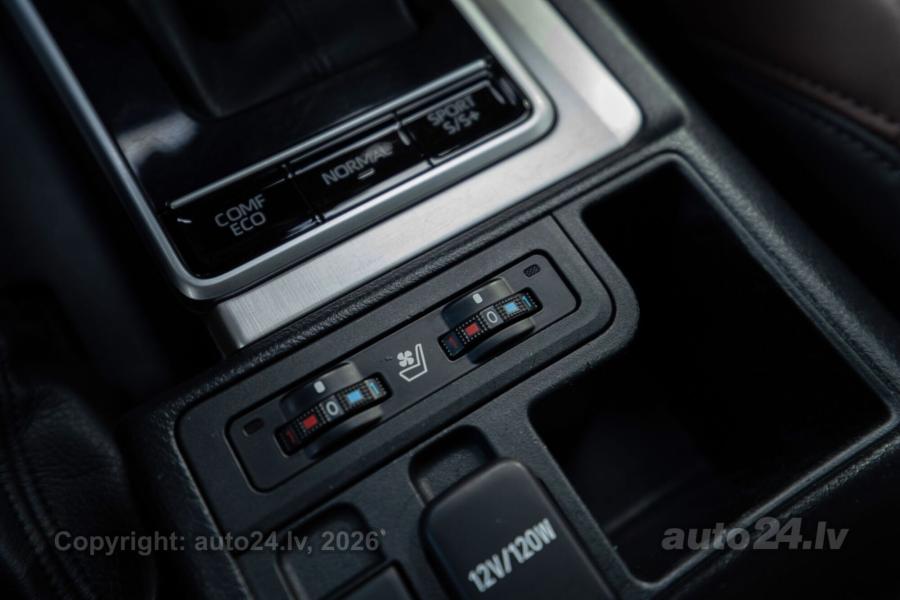 Balts Toyota Land Cruiser 2021 Tallina, ar dzinēja tilpumu 2.80 L un nobraukumu 120 tūkst. km par 49900 €, foto 13 vietnē AUTOMOTO.COM.LV