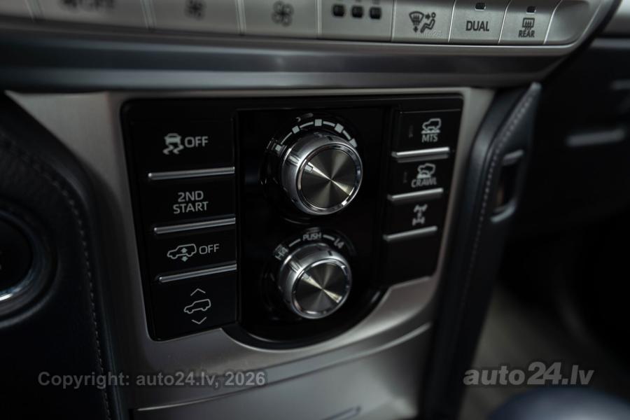 Balts Toyota Land Cruiser 2021 Tallina, ar dzinēja tilpumu 2.80 L un nobraukumu 120 tūkst. km par 49900 €, foto 17 vietnē AUTOMOTO.COM.LV