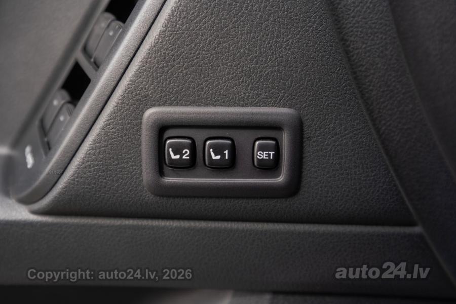 Balts Toyota Land Cruiser 2021 Tallina, ar dzinēja tilpumu 2.80 L un nobraukumu 120 tūkst. km par 49900 €, foto 19 vietnē AUTOMOTO.COM.LV