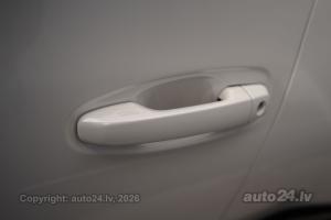 Balts Toyota Land Cruiser 2021 Tallina, ar dzinēja tilpumu 2.80 L un nobraukumu 120 tūkst. km par 49900 €, foto 24 vietnē AUTOMOTO.COM.LV