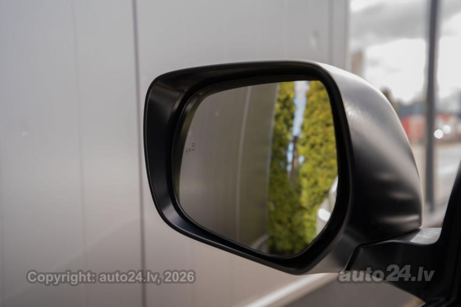Balts Toyota Land Cruiser 2021 Tallina, ar dzinēja tilpumu 2.80 L un nobraukumu 120 tūkst. km par 49900 €, foto 25 vietnē AUTOMOTO.COM.LV