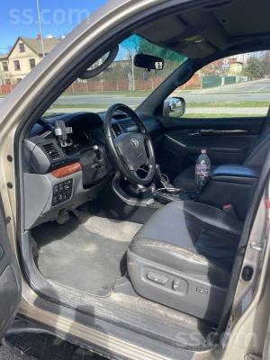Dzeltens Toyota Land Cruiser 2005 Rīga, ar dzinēja tilpumu 3.00 L un nobraukumu 365 tūkst. km par 8500 €, foto 10 vietnē AUTOMOTO.COM.LV