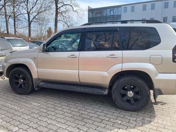 Yellow Toyota Land Cruiser 2006 in Riga, with an engine capacity of 3.00 L and mileage of 0 thousand km for 8000 €, photo 3 on AUTOMOTO.COM.LV