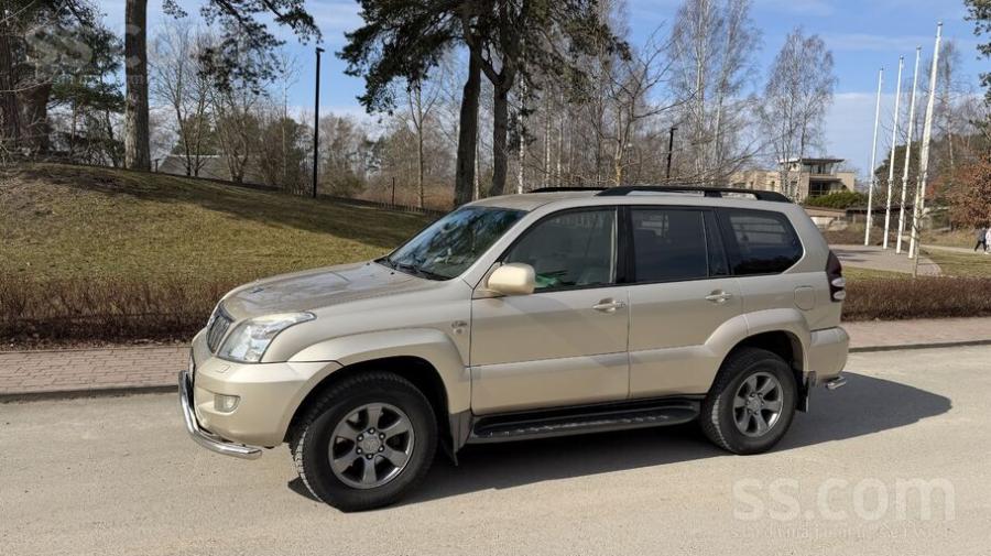 Yellow Toyota Land Cruiser 2007 in Jurmala, with an engine capacity of 3.00 L and mileage of 525 thousand km for 9899 €, photo 1 on AUTOMOTO.COM.LV
