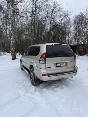 Dzeltens Toyota Land Cruiser 2008 Rīga, ar dzinēja tilpumu 3.00 L un nobraukumu 285 tūkst. km par 12850 €, foto 4 vietnē AUTOMOTO.COM.LV