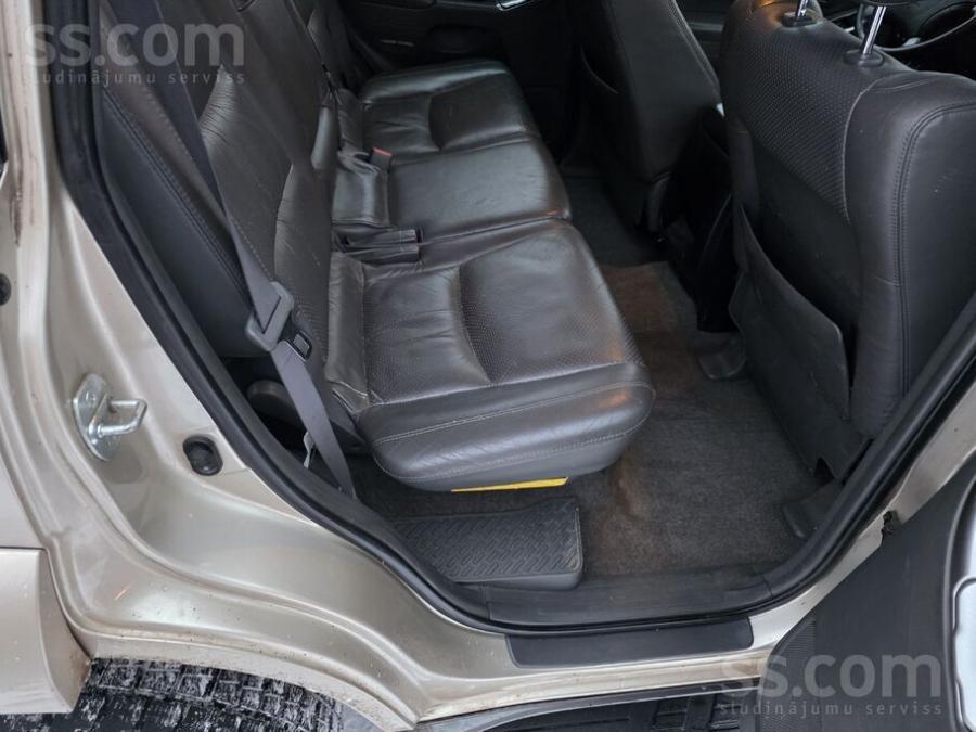 Yellow Toyota Land Cruiser 2008 in Madona, with an engine capacity of 3.00 L and mileage of 330 thousand km for 10500 €, photo 10 on AUTOMOTO.COM.LV