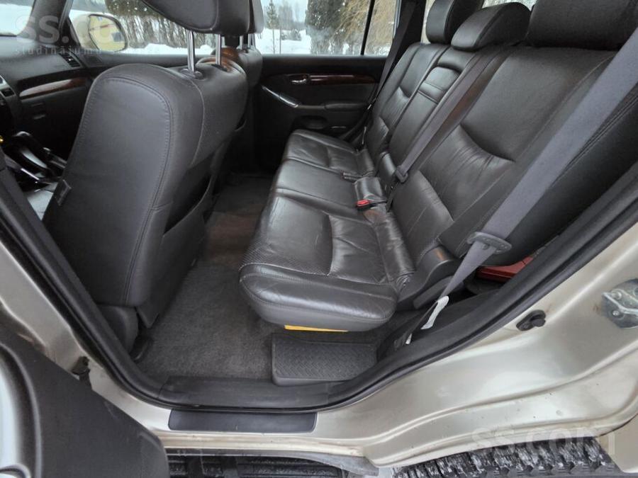 Yellow Toyota Land Cruiser 2008 in Madona, with an engine capacity of 3.00 L and mileage of 330 thousand km for 10500 €, photo 11 on AUTOMOTO.COM.LV