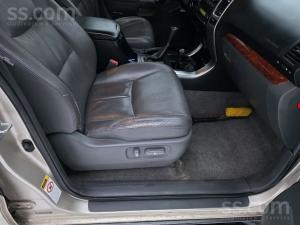 Yellow Toyota Land Cruiser 2008 in Madona, with an engine capacity of 3.00 L and mileage of 330 thousand km for 10500 €, photo 12 on AUTOMOTO.COM.LV
