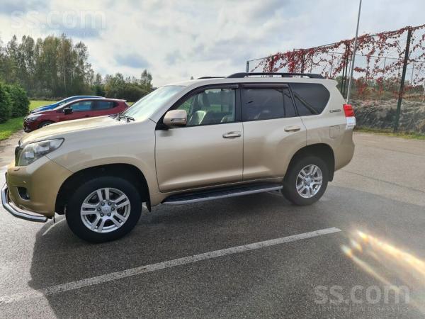 Yellow Toyota Land Cruiser 2011 in Jelgava, with an engine capacity of 3.00 L and mileage of 215 thousand km for 22000 €, photo 2 on AUTOMOTO.COM.LV