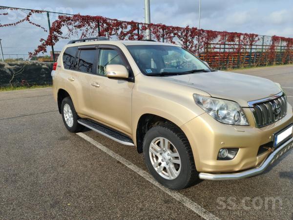 Yellow Toyota Land Cruiser 2011 in Jelgava, with an engine capacity of 3.00 L and mileage of 215 thousand km for 22000 €, photo 6 on AUTOMOTO.COM.LV
