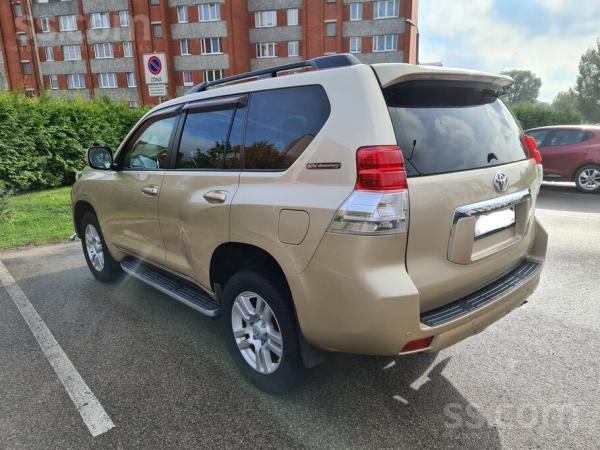 Yellow Toyota Land Cruiser 2011 in Jelgava, with an engine capacity of 3.00 L and mileage of 215 thousand km for 22000 €, photo 7 on AUTOMOTO.COM.LV