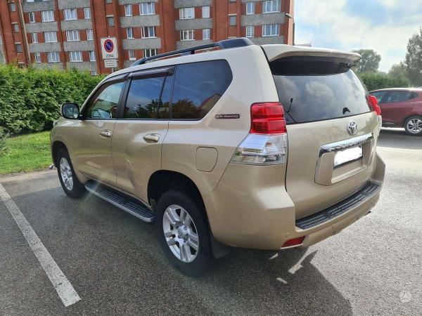 Dzeltens Toyota Land Cruiser 2011 Jelgava, ar dzinēja tilpumu 2.98 L un nobraukumu 220 tūkst. km par 21000 €, foto 8 vietnē AUTOMOTO.COM.LV