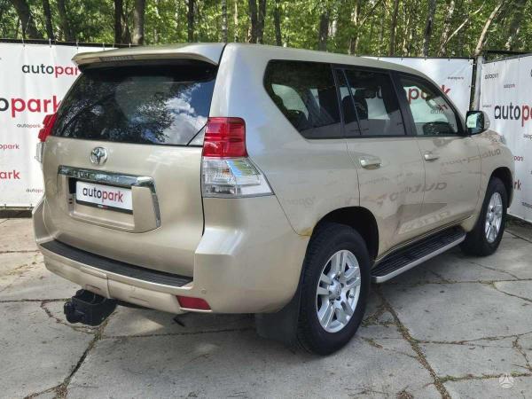 Yellow Toyota Land Cruiser 2012 in Vilnius, with an engine capacity of 2.98 L and mileage of 58 thousand km for 28500 €, photo 5 on AUTOMOTO.COM.LV