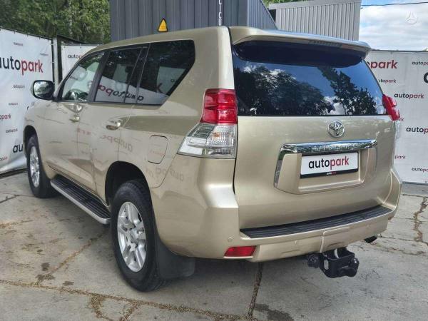 Dzeltens Toyota Land Cruiser 2012 Viļņa, ar dzinēja tilpumu 2.98 L un nobraukumu 58 tūkst. km par 28500 €, foto 5 vietnē AUTOMOTO.COM.LV