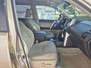 Dzeltens Toyota Land Cruiser 2012 Viļņa, ar dzinēja tilpumu 2.98 L un nobraukumu 58 tūkst. km par 28500 €, foto 9 vietnē AUTOMOTO.COM.LV