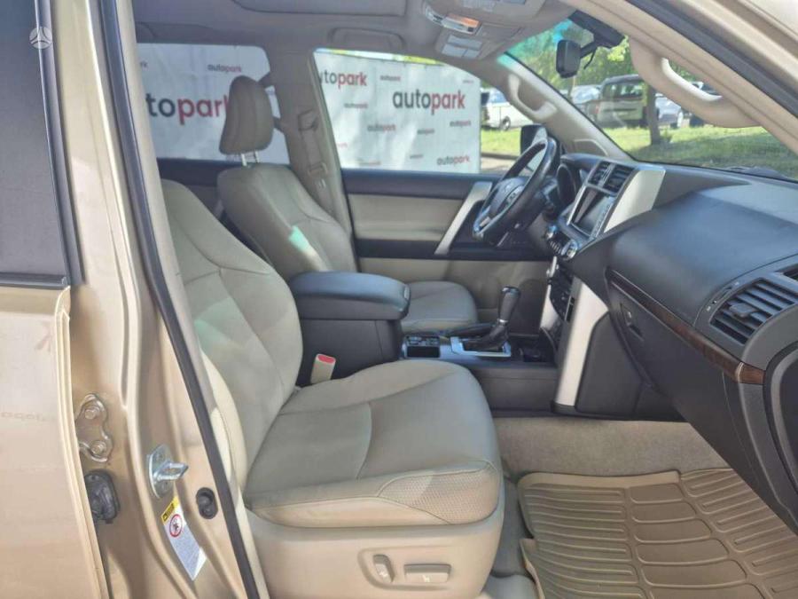 Dzeltens Toyota Land Cruiser 2012 Viļņa, ar dzinēja tilpumu 2.98 L un nobraukumu 58 tūkst. km par 28500 €, foto 9 vietnē AUTOMOTO.COM.LV