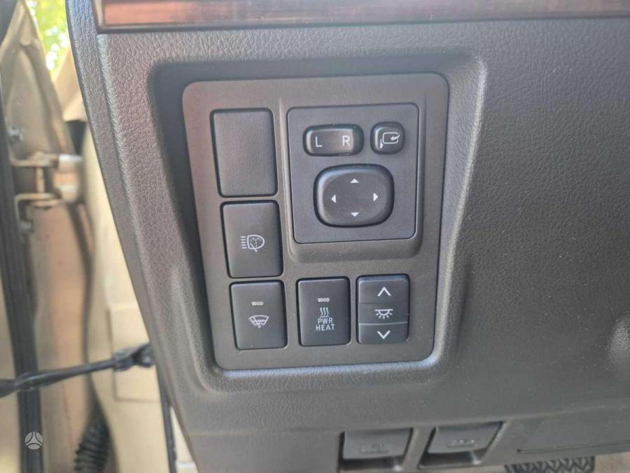 Dzeltens Toyota Land Cruiser 2012 Viļņa, ar dzinēja tilpumu 2.98 L un nobraukumu 58 tūkst. km par 28500 €, foto 22 vietnē AUTOMOTO.COM.LV