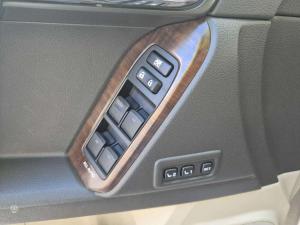 Dzeltens Toyota Land Cruiser 2012 Viļņa, ar dzinēja tilpumu 2.98 L un nobraukumu 58 tūkst. km par 28500 €, foto 24 vietnē AUTOMOTO.COM.LV