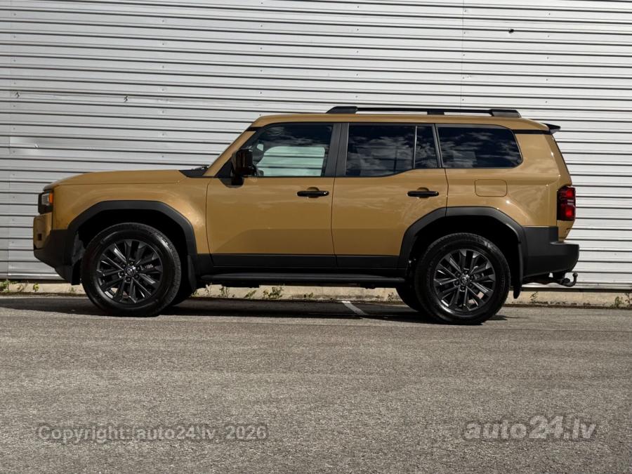 Dzeltens Toyota Land Cruiser 2024 Tallina, ar dzinēja tilpumu 2.80 L un nobraukumu 31 tūkst. km par 69000 €, foto 4 vietnē AUTOMOTO.COM.LV