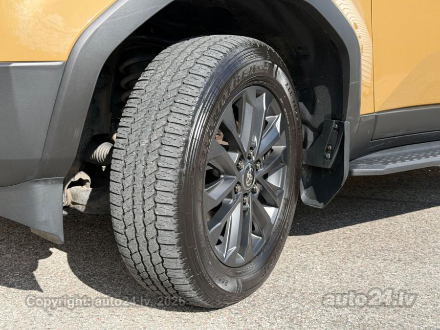 Dzeltens Toyota Land Cruiser 2024 Tallina, ar dzinēja tilpumu 2.80 L un nobraukumu 31 tūkst. km par 69000 €, foto 10 vietnē AUTOMOTO.COM.LV