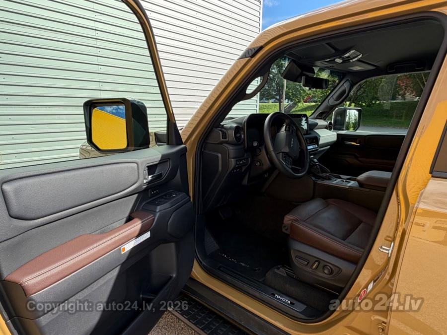 Dzeltens Toyota Land Cruiser 2024 Tallina, ar dzinēja tilpumu 2.80 L un nobraukumu 31 tūkst. km par 69000 €, foto 12 vietnē AUTOMOTO.COM.LV