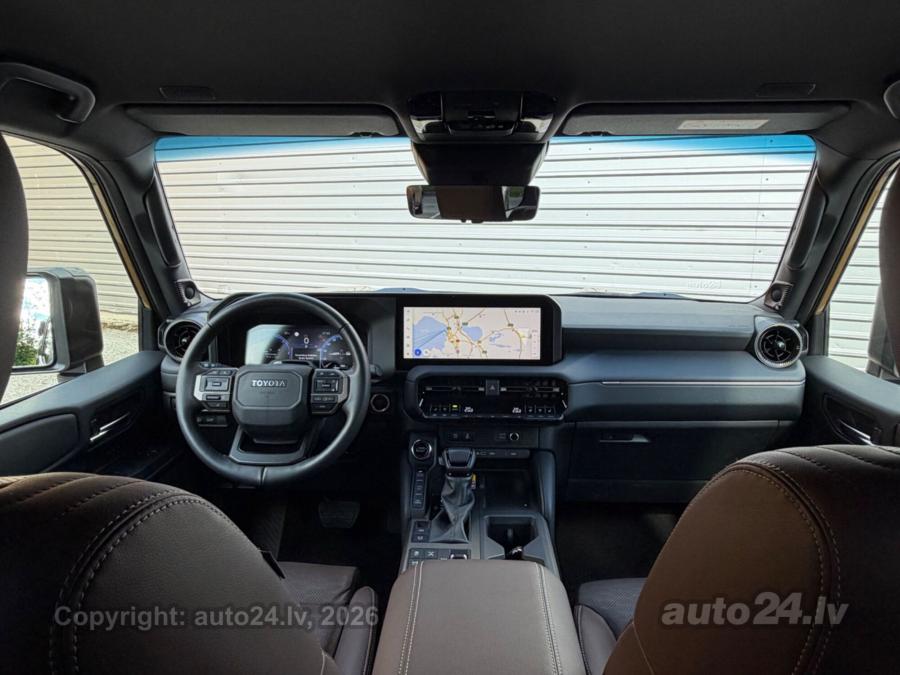 Dzeltens Toyota Land Cruiser 2024 Tallina, ar dzinēja tilpumu 2.80 L un nobraukumu 31 tūkst. km par 69000 €, foto 16 vietnē AUTOMOTO.COM.LV