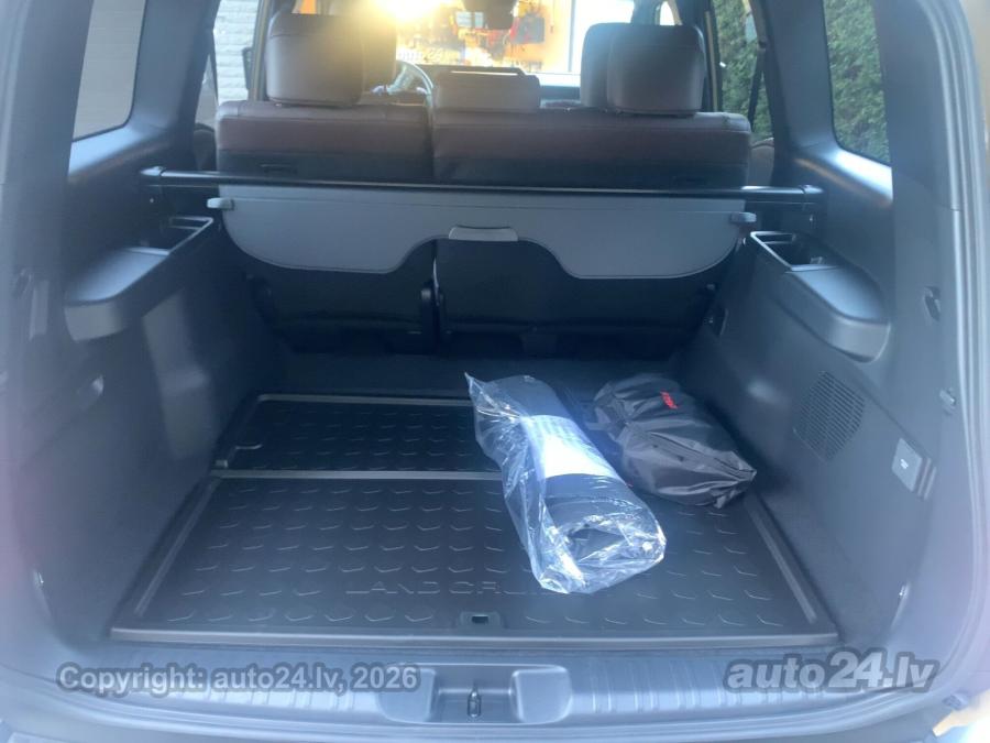 Dzeltens Toyota Land Cruiser 2024 Tallina, ar dzinēja tilpumu 2.80 L un nobraukumu 9 tūkst. km par 84000 €, foto 13 vietnē AUTOMOTO.COM.LV