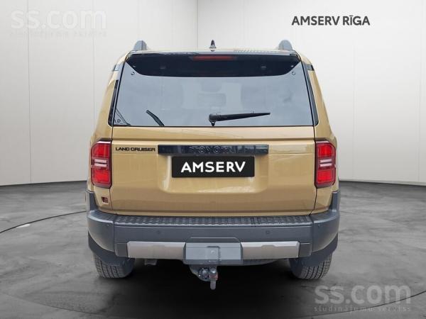 Yellow Toyota Land Cruiser 2025 in Riga, with an engine capacity of 2.80 L and mileage of 33 thousand km for 79900 €, photo 8 on AUTOMOTO.COM.LV