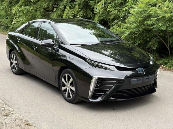 Черный Тойота Mirai 2023 в Пренай, объемом двигателя 0.00 л и пробегом 19 тыс. км за 15000 €, фото 2 на AUTOMOTO.COM.LV