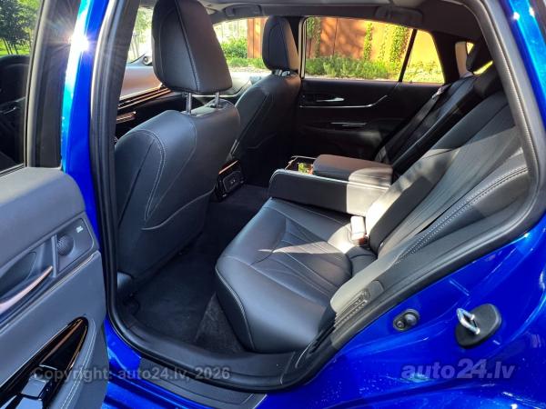 Blue Toyota Mirai 2021 in Tallinn, with an engine capacity of 0.00 L and mileage of 87 thousand km for 11490 €, photo 10 on AUTOMOTO.COM.LV