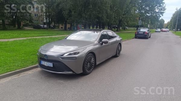 Grey Toyota Mirai 2022 in Riga, with an engine capacity of 0.00 L and mileage of 102 thousand km for 19900 €, photo 2 on AUTOMOTO.COM.LV