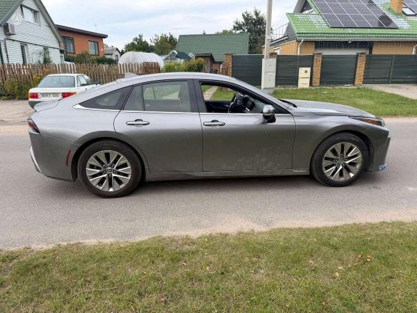 Grey Toyota Mirai 2023 in Kaunas, with an engine capacity of 0.00 L and mileage of 67 thousand km for 12500 €, photo 8 on AUTOMOTO.COM.LV