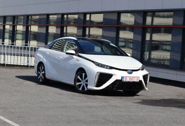 Toyota Mirai 2020 in Riga, with an engine capacity of 0.00 L and mileage of 49 thousand km for 6980 €, photo 1 on AUTOMOTO.COM.LV