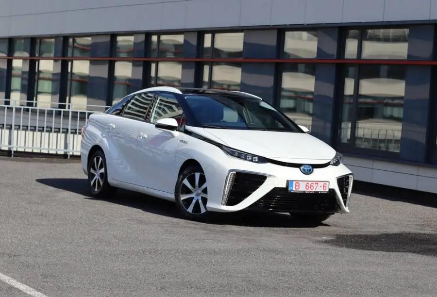 Toyota Mirai 2020 in Riga, with an engine capacity of 0.00 L and mileage of 49 thousand km for 6980 €, photo 1 on AUTOMOTO.COM.LV